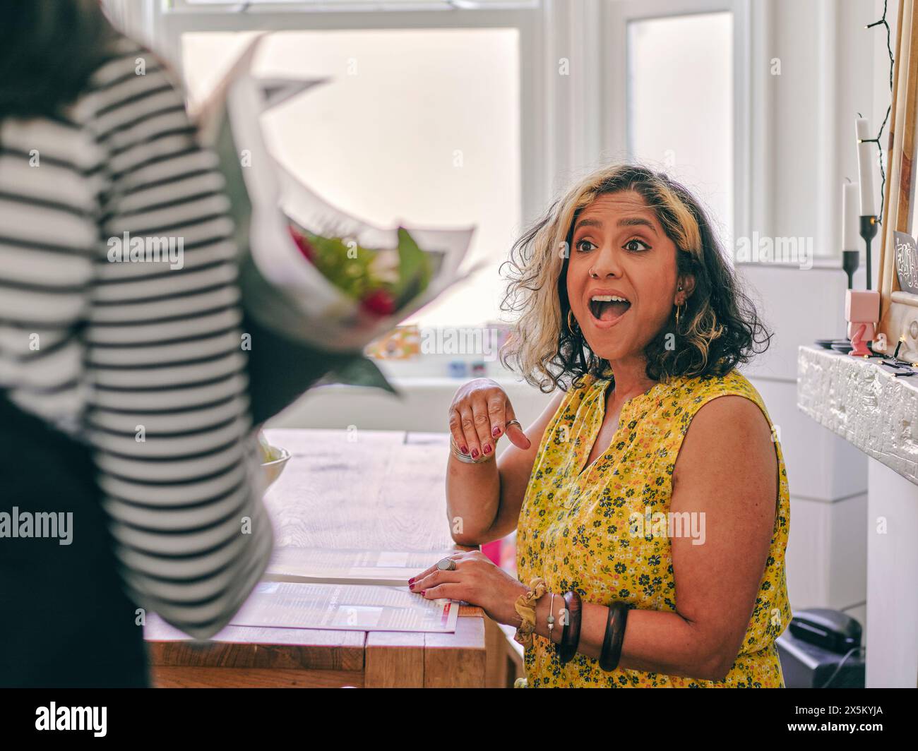 One woman sitting mouth open hi-res stock photography and images - Alamy