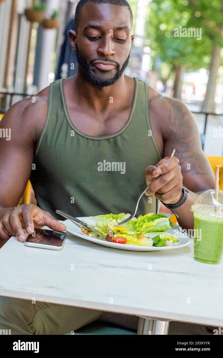 Men only eating healthy cafe hi-res stock photography and images - Alamy