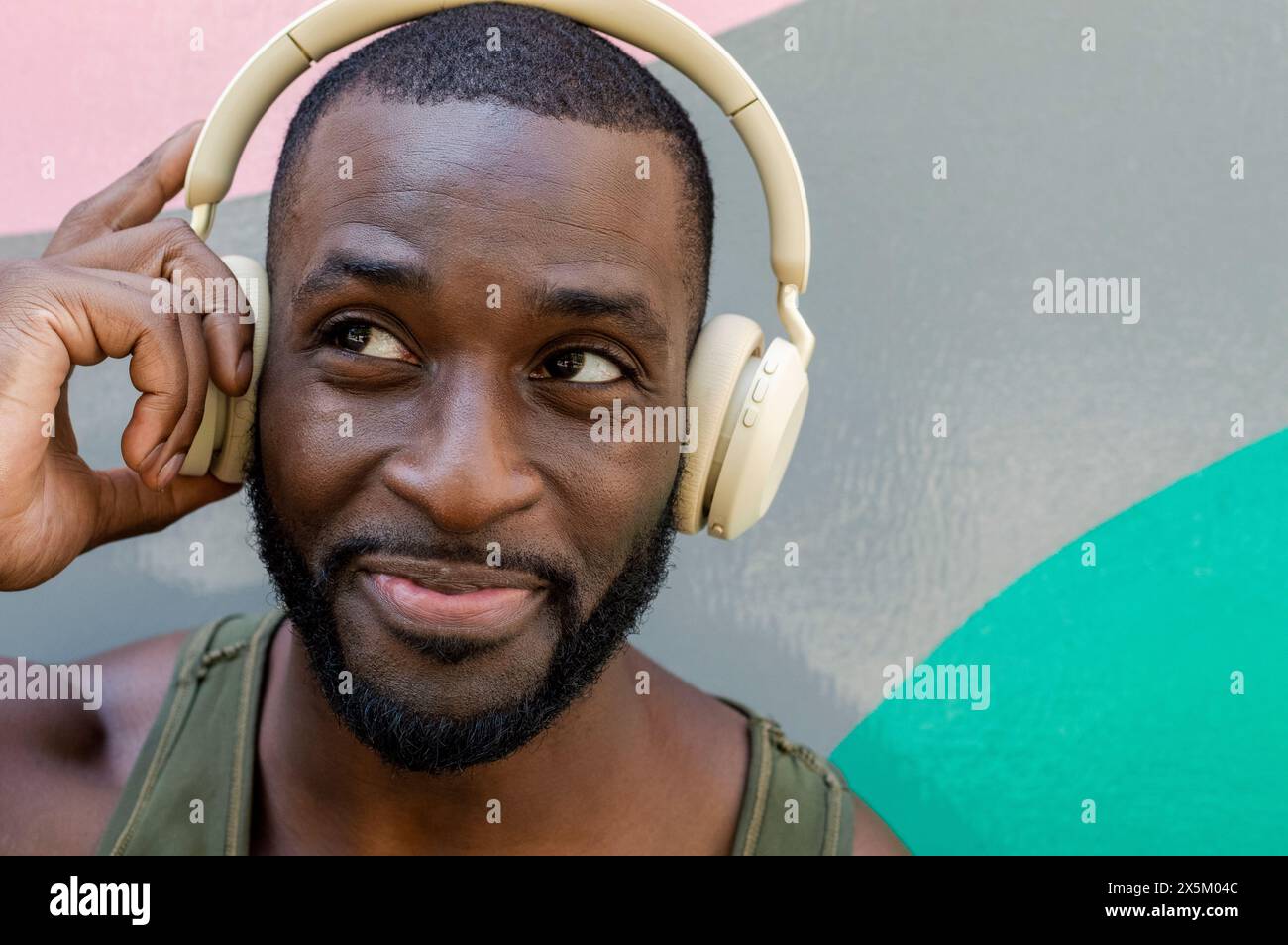 Portrait of smiling handsome man with headphones Stock Photo - Alamy