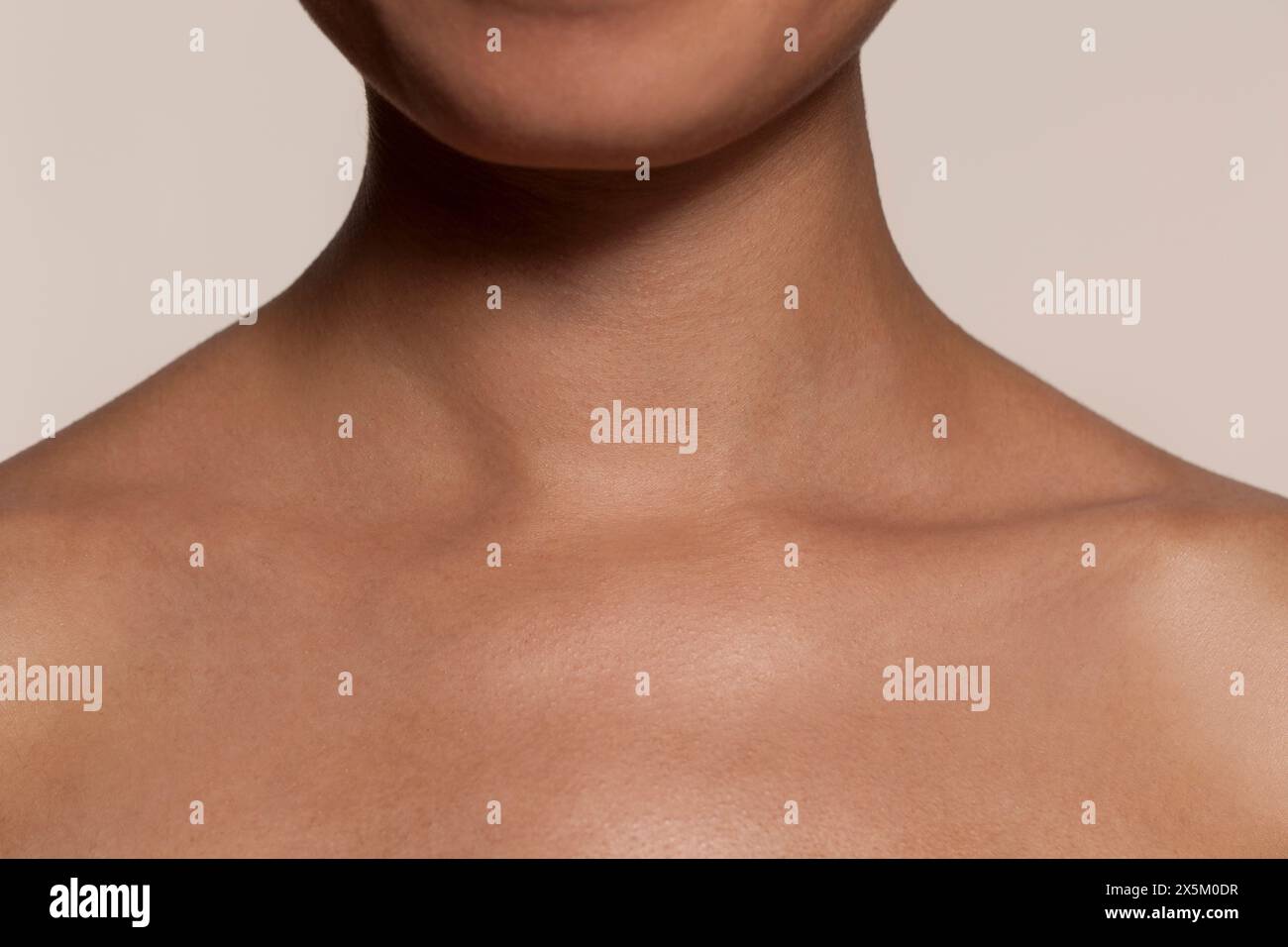 Female skeleton front hi-res stock photography and images - Alamy