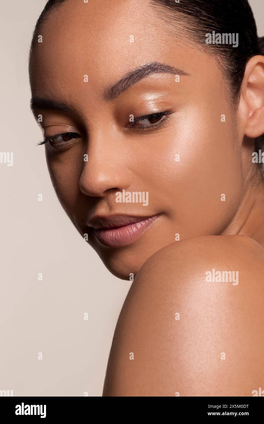 Woman skin looking back hi-res stock photography and images - Alamy