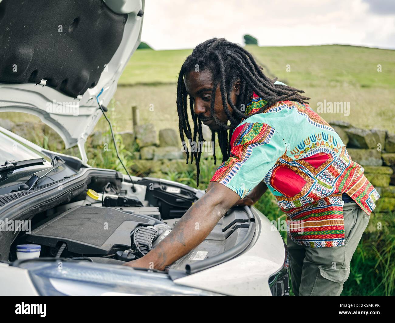 Road side fixing hi-res stock photography and images - Alamy