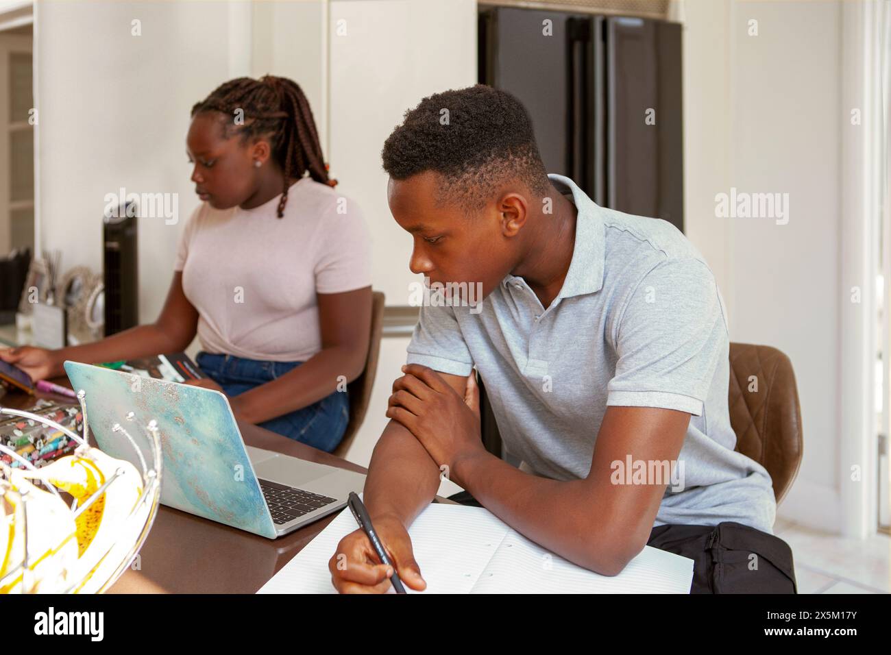 African descent siblings hi-res stock photography and images - Alamy