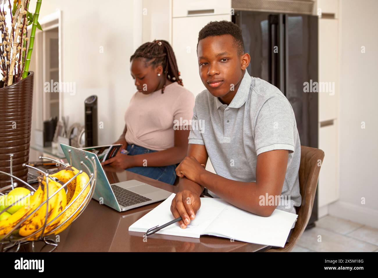 African descent siblings hi-res stock photography and images - Alamy
