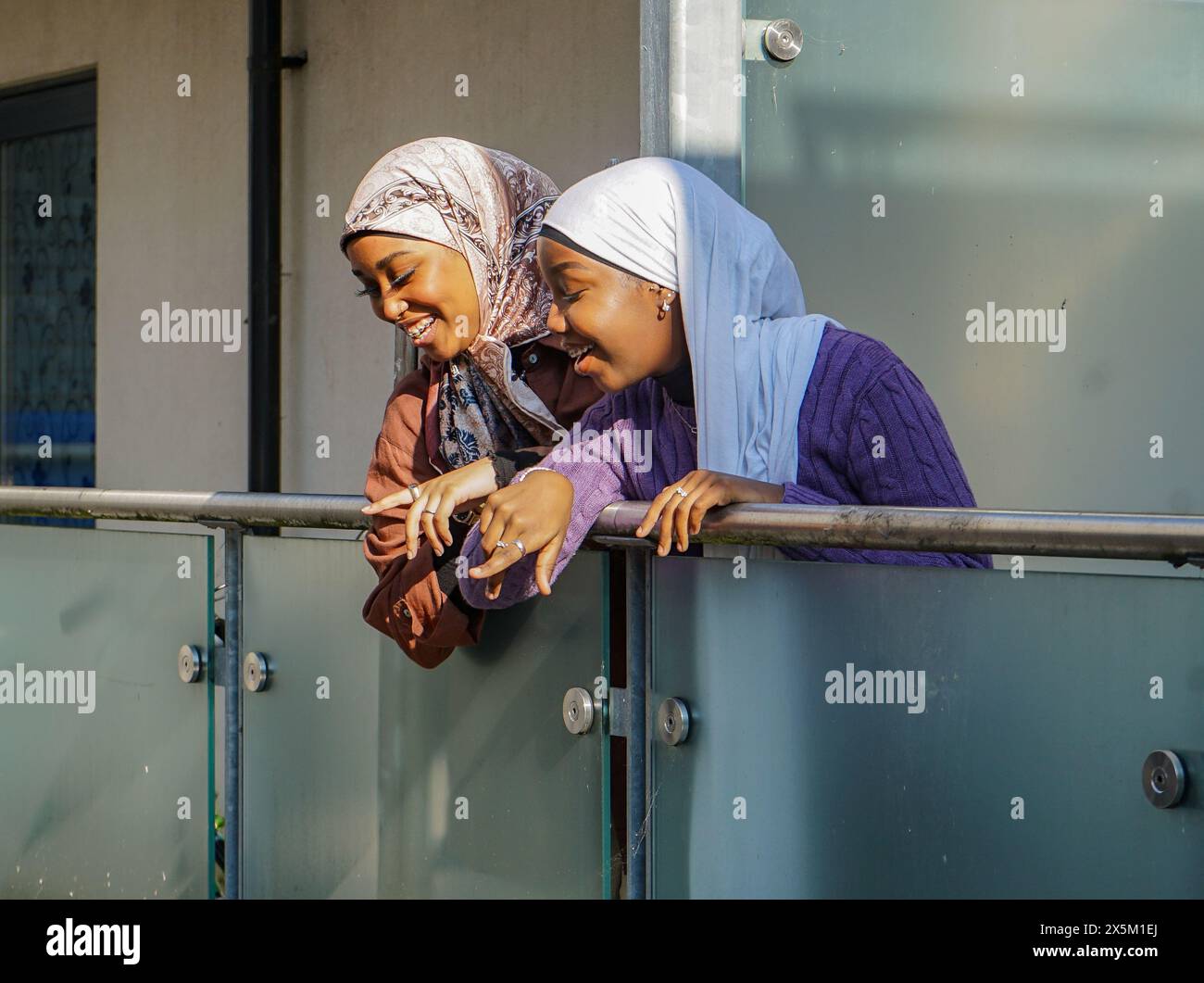 Two muslim women wearing hijab hi-res stock photography and images - Alamy