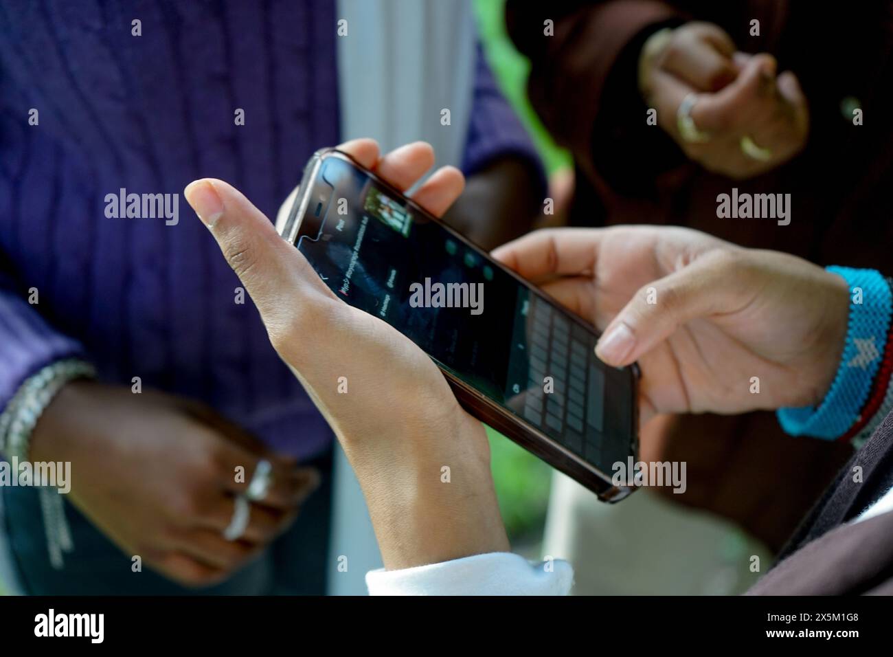 Young women hand using smart hi-res stock photography and images - Alamy