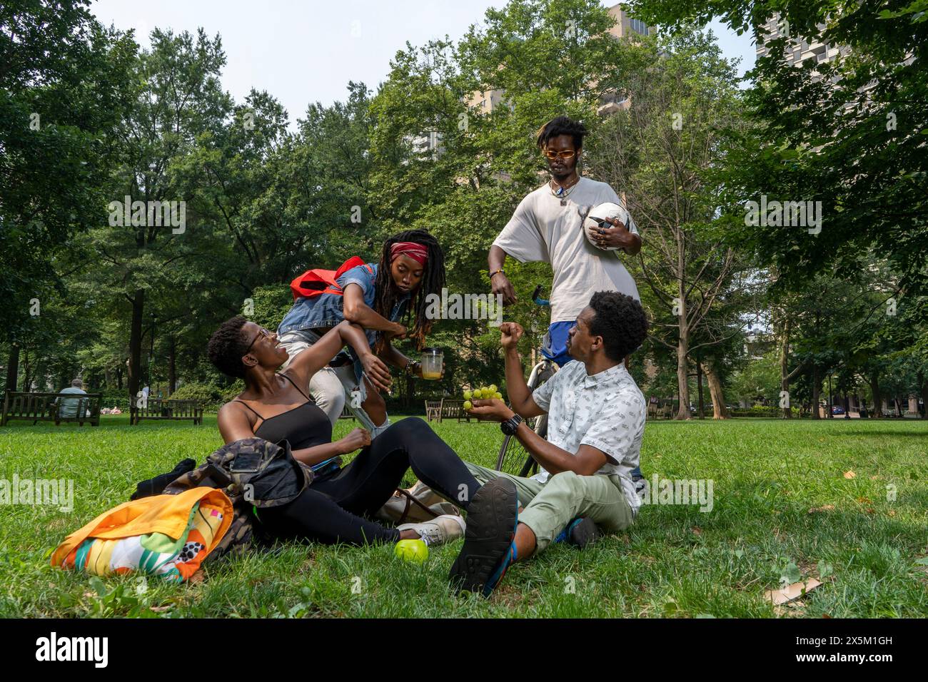 Young adult friends greeting usa hi-res stock photography and images ...