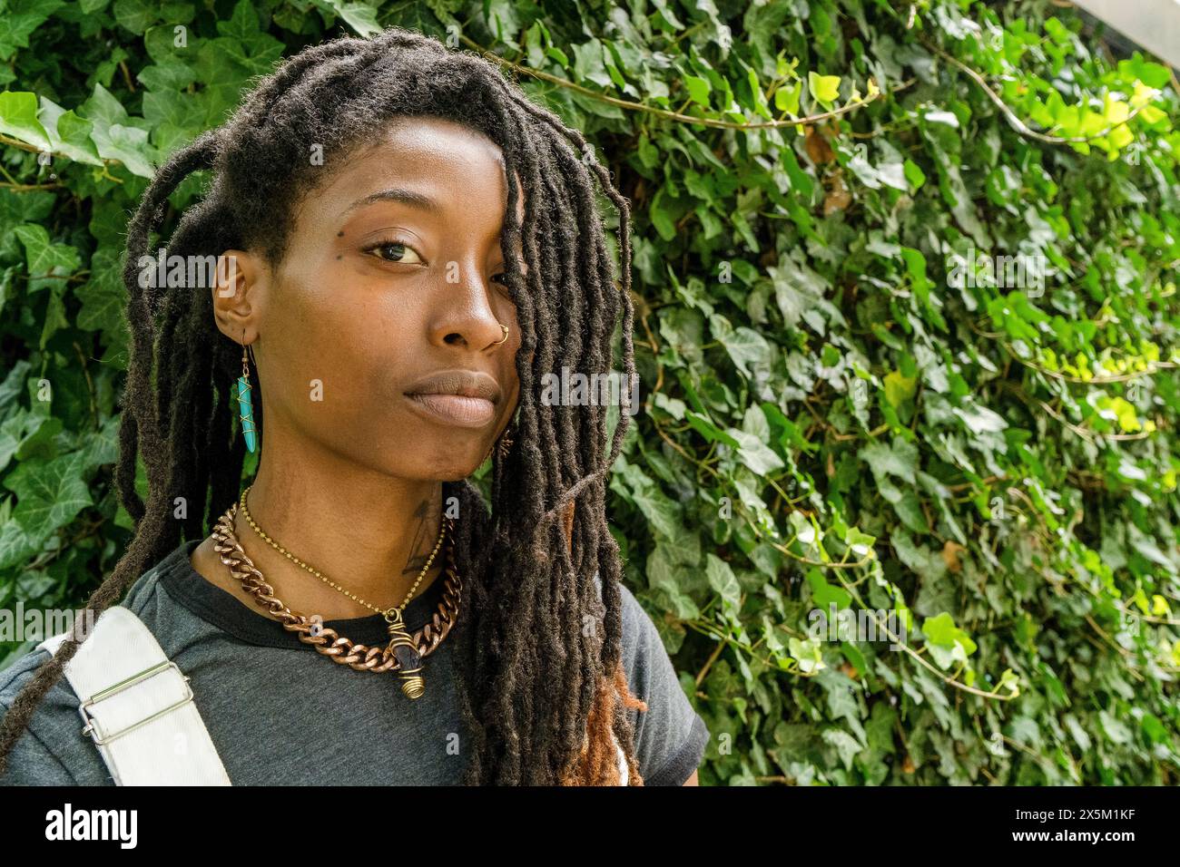 USA, Portrait of stylish young woman outdoors Stock Photo - Alamy