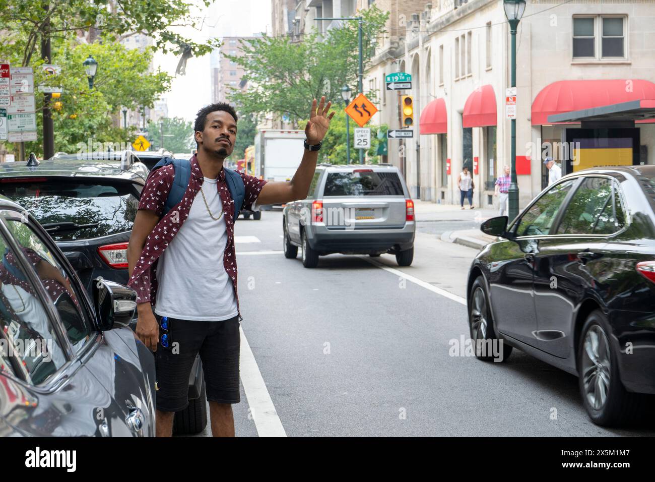 Hailing a ride hi-res stock photography and images - Alamy