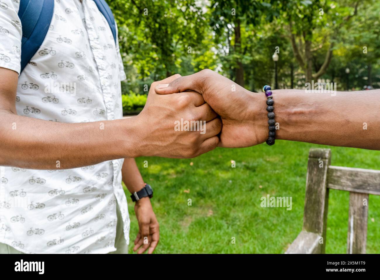 Two men greeting hi-res stock photography and images - Alamy