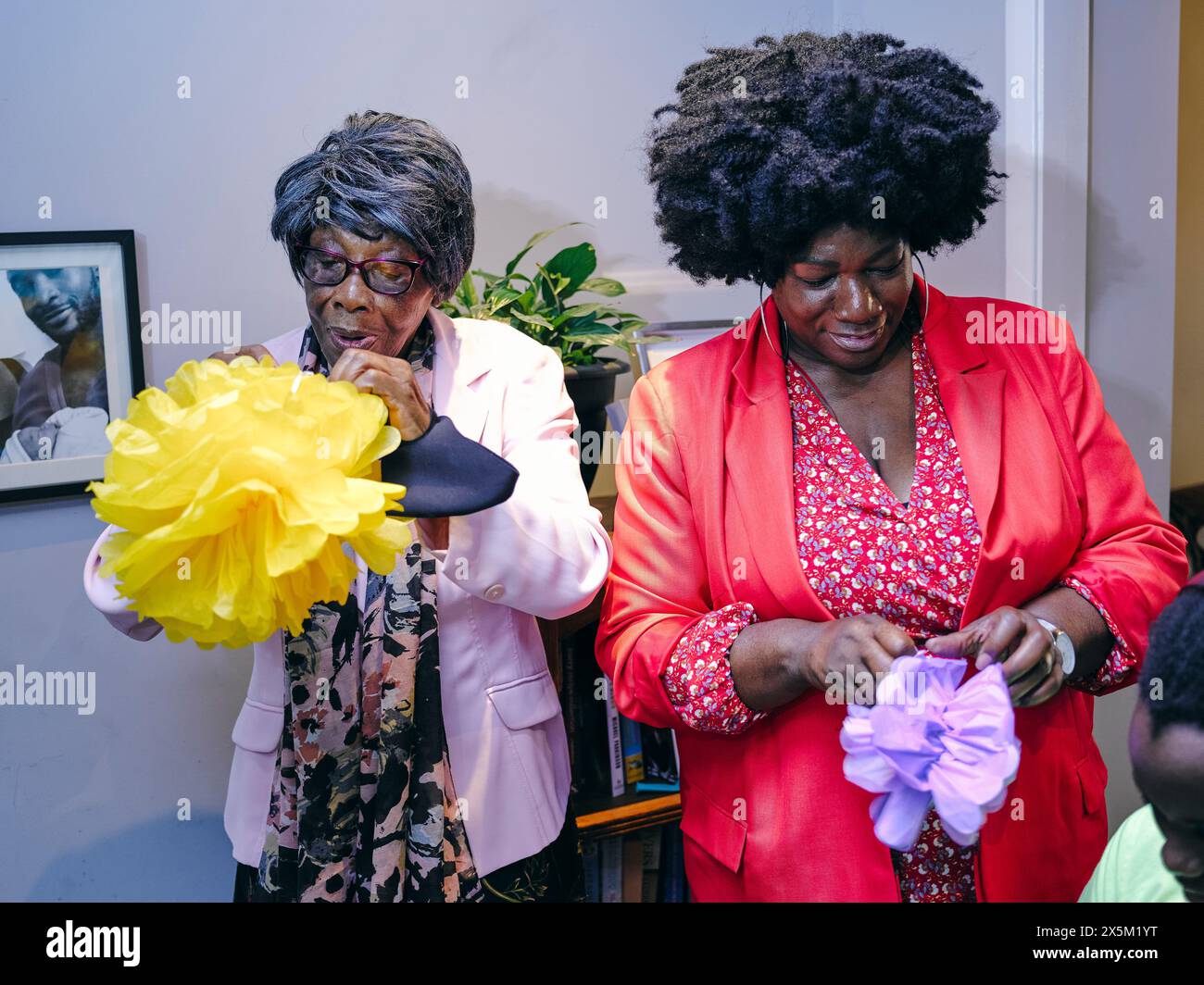 Making party paper hi-res stock photography and images - Alamy