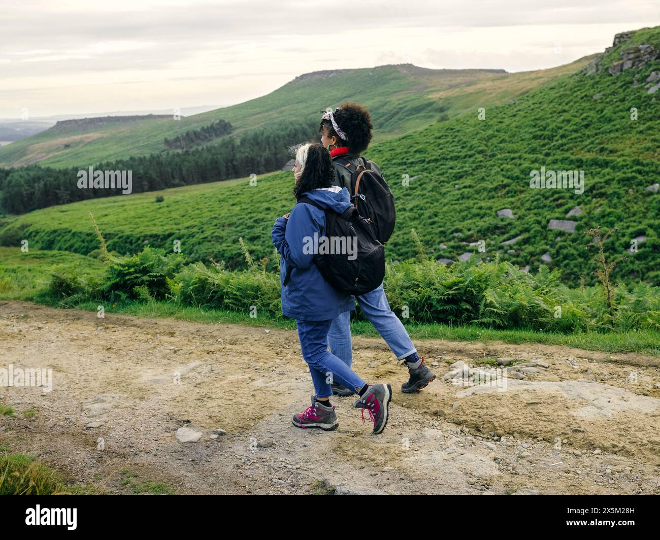 Women in the countryside hi-res stock photography and images - Alamy