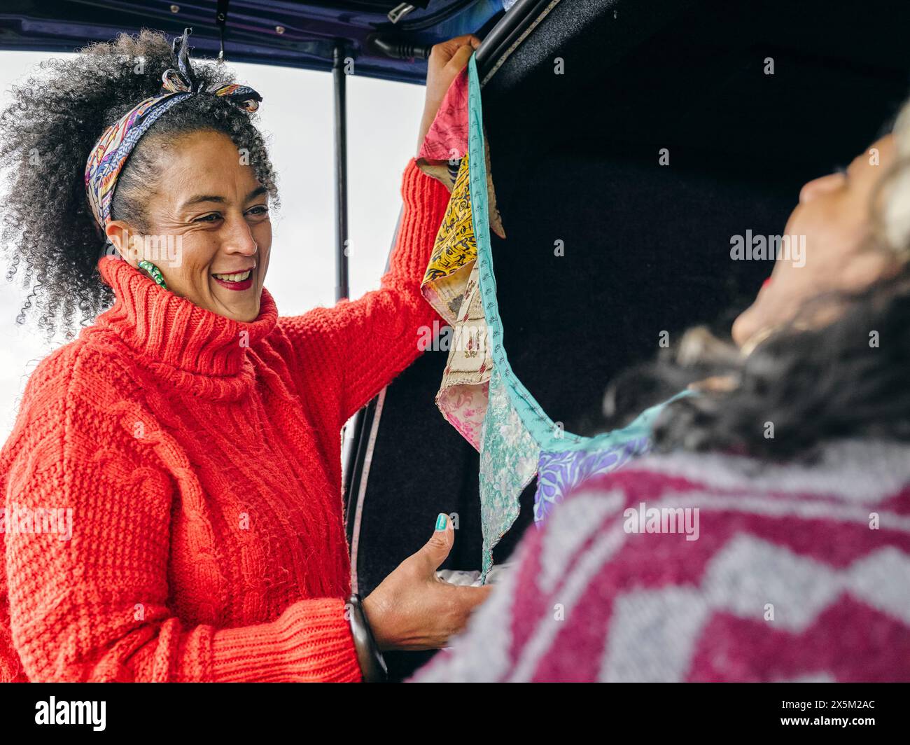 Women in transportation hi-res stock photography and images - Alamy