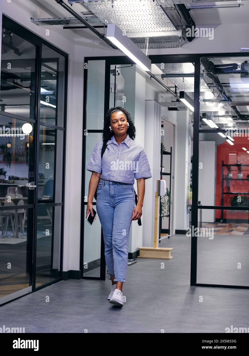 Office walking entrance hi-res stock photography and images - Alamy