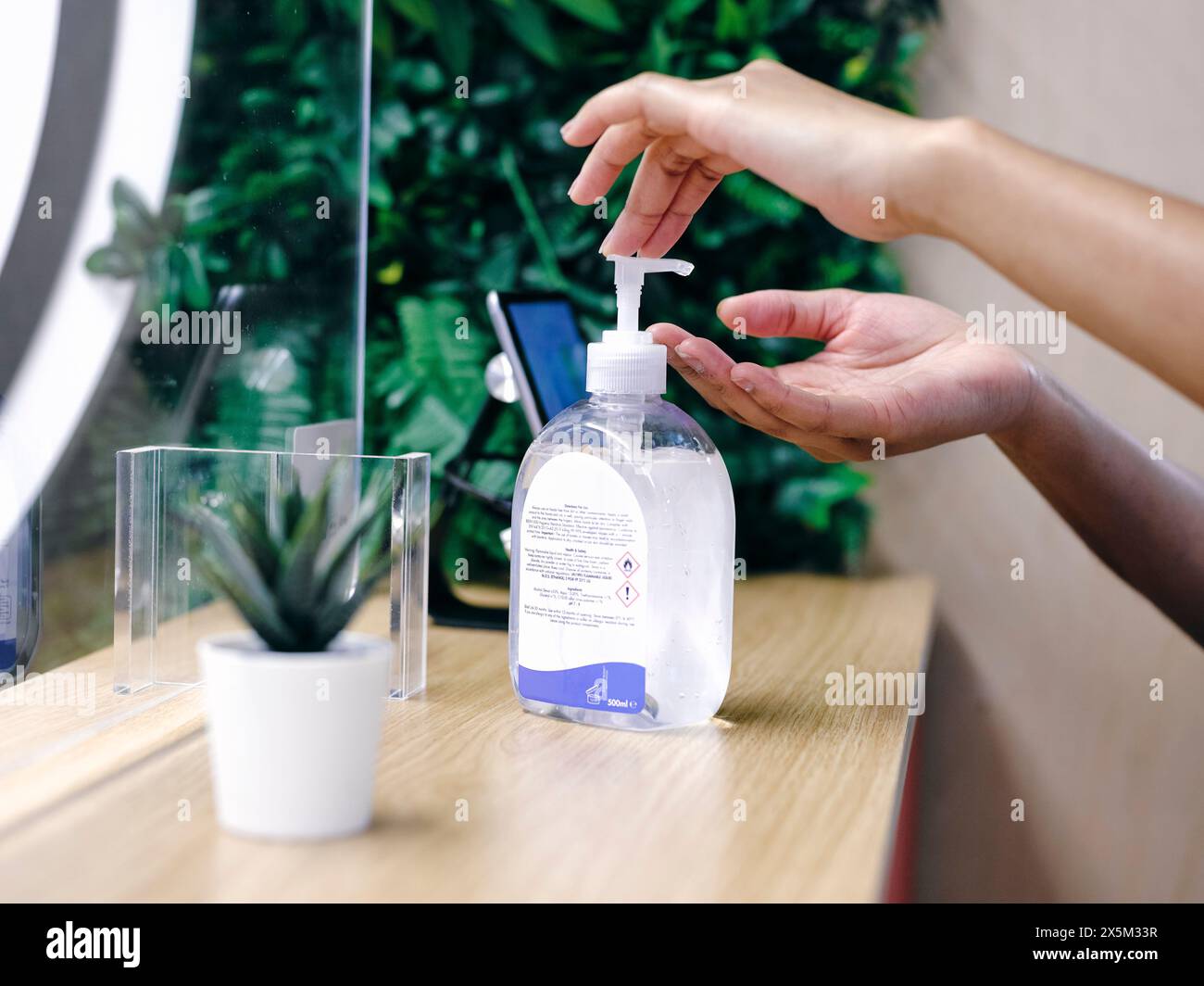 Using dispenser hi-res stock photography and images - Alamy