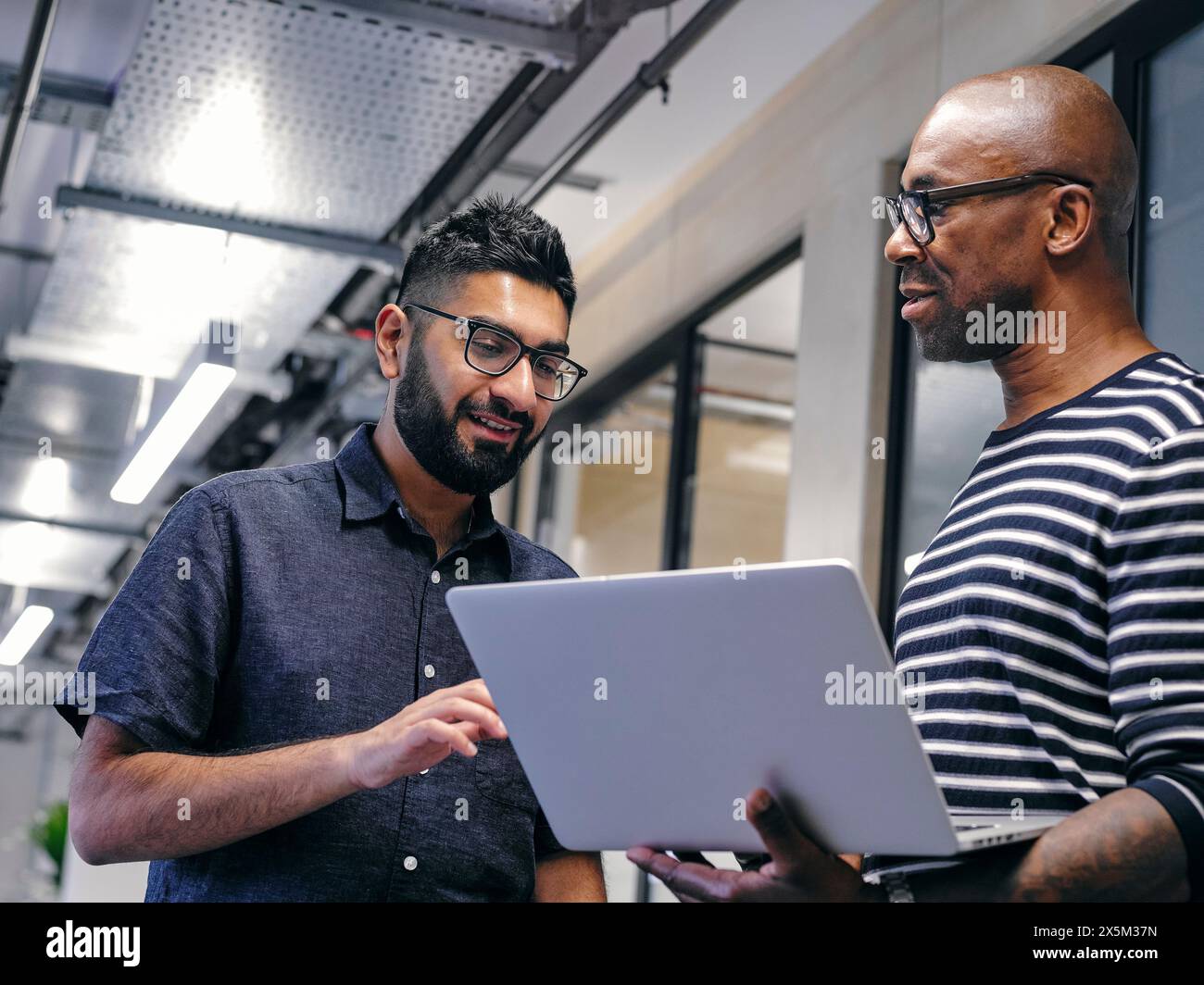 Office hallway hi-res stock photography and images - Alamy