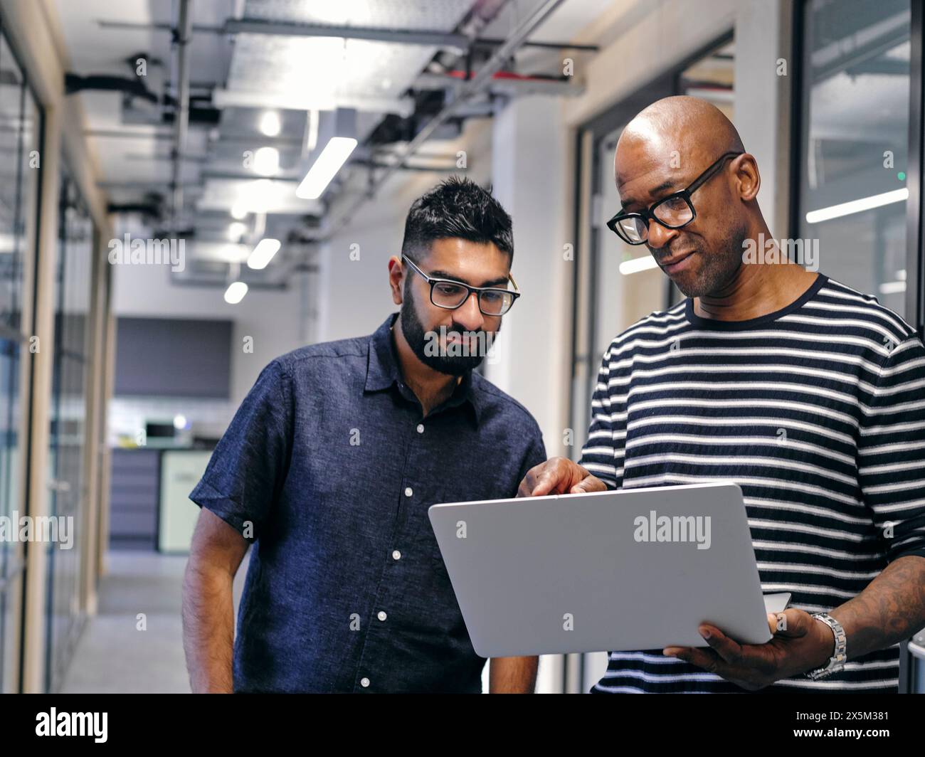 Office hallway hi-res stock photography and images - Alamy