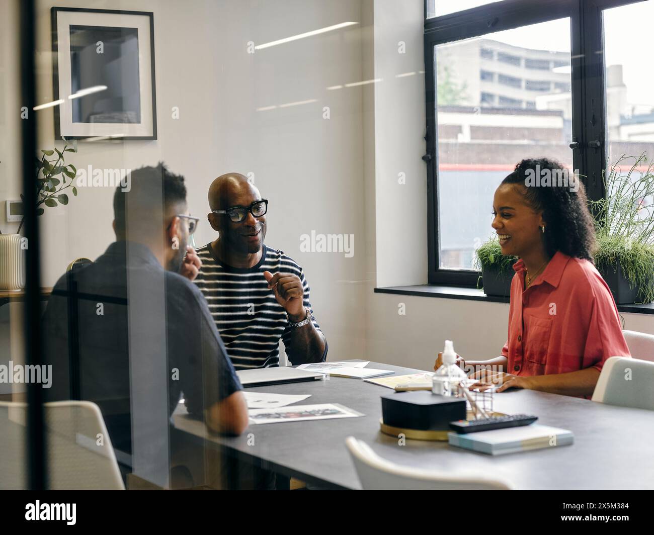 African asian female colleagues talking hi-res stock photography and images - Alamy