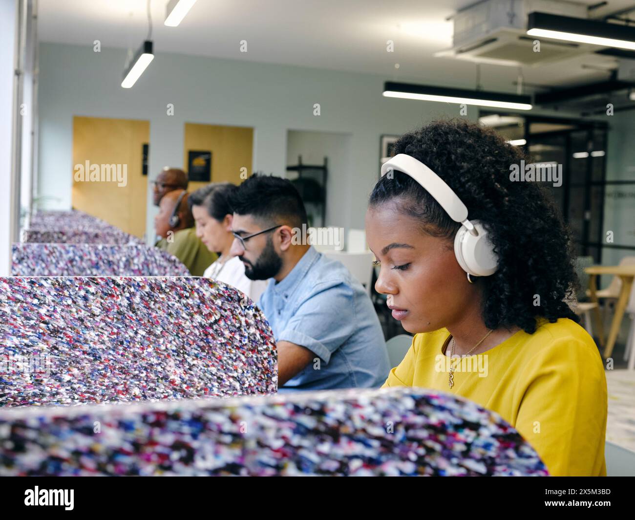 Five people working hi-res stock photography and images - Alamy