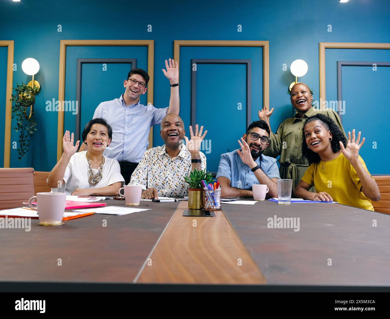 Office portrait group hi-res stock photography and images - Alamy