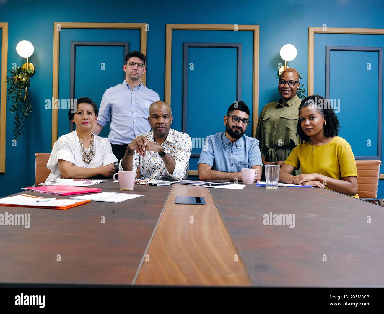 Office portrait group hi-res stock photography and images - Alamy