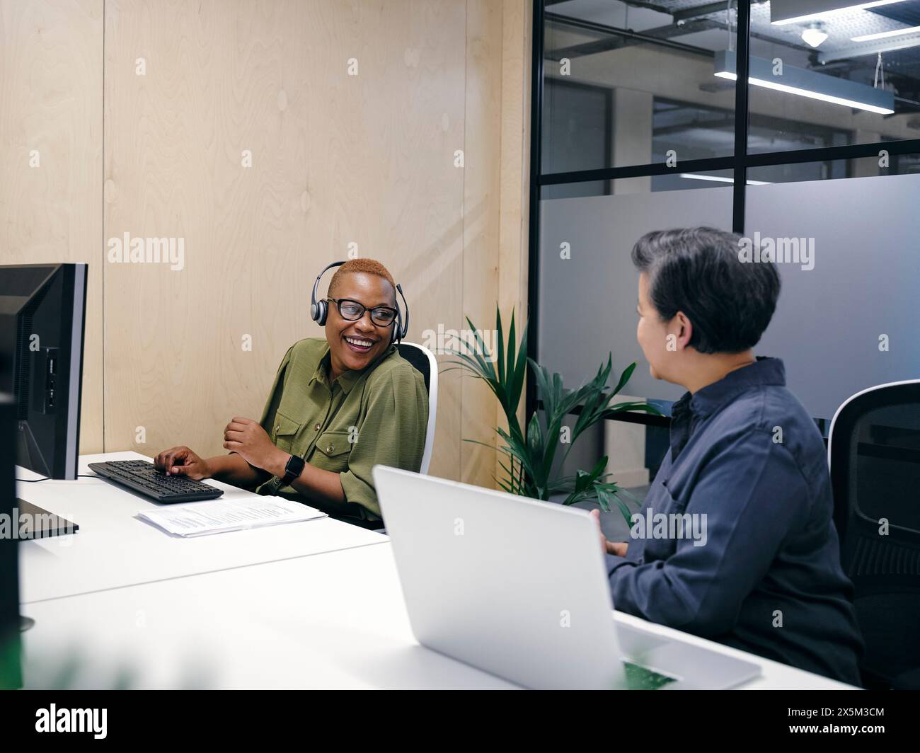 Office and computers hi-res stock photography and images - Alamy