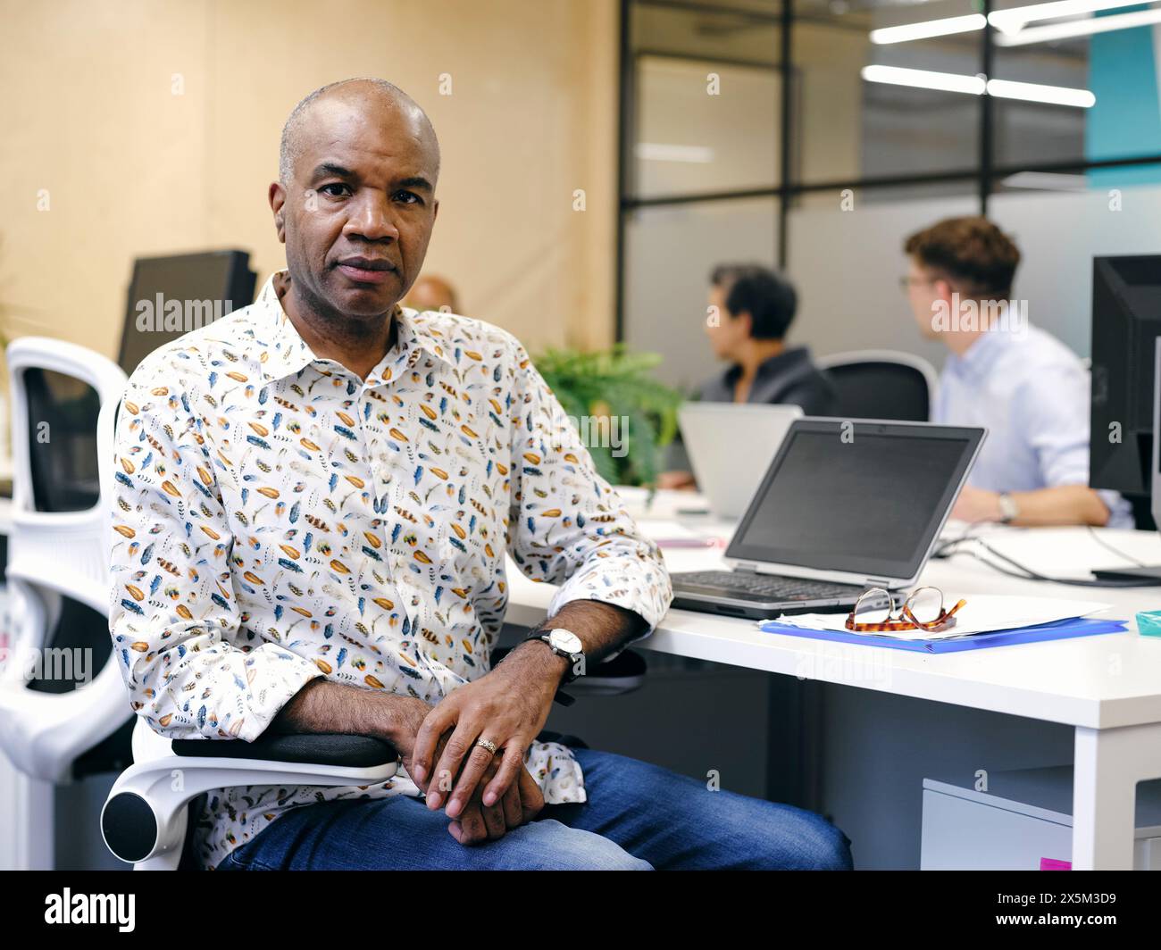 Man in small space hi-res stock photography and images - Alamy