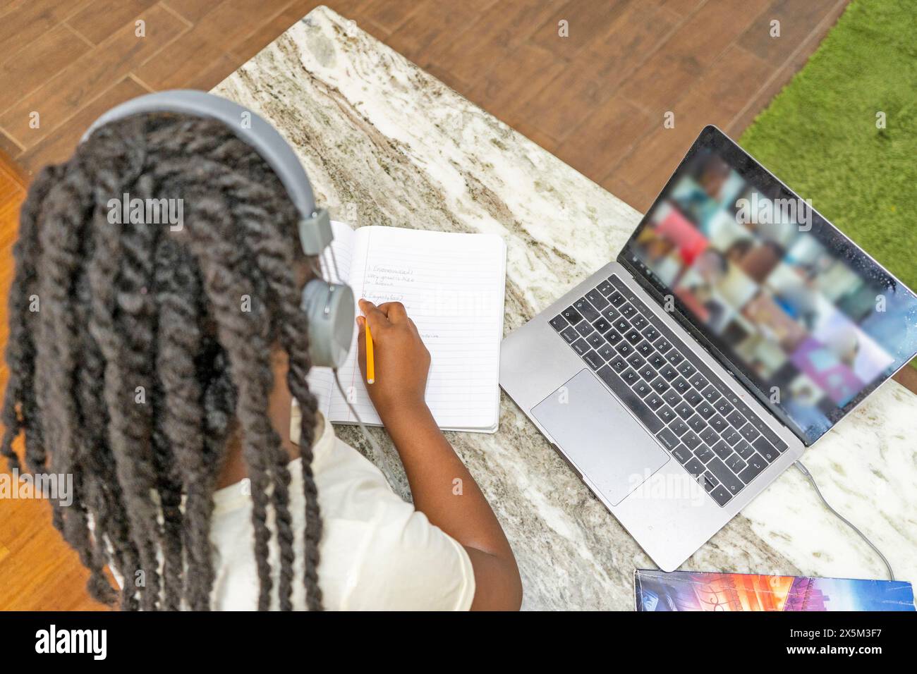 Headphones laptop over shoulder hi-res stock photography and images - Alamy