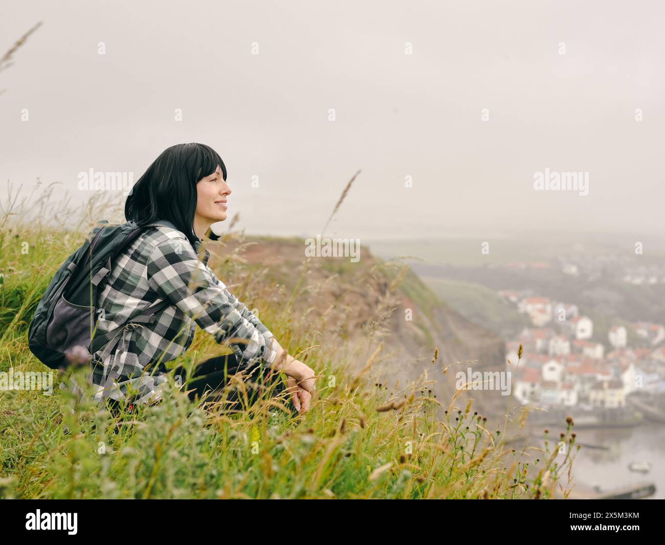 Woman hiker looking view hi-res stock photography and images - Alamy