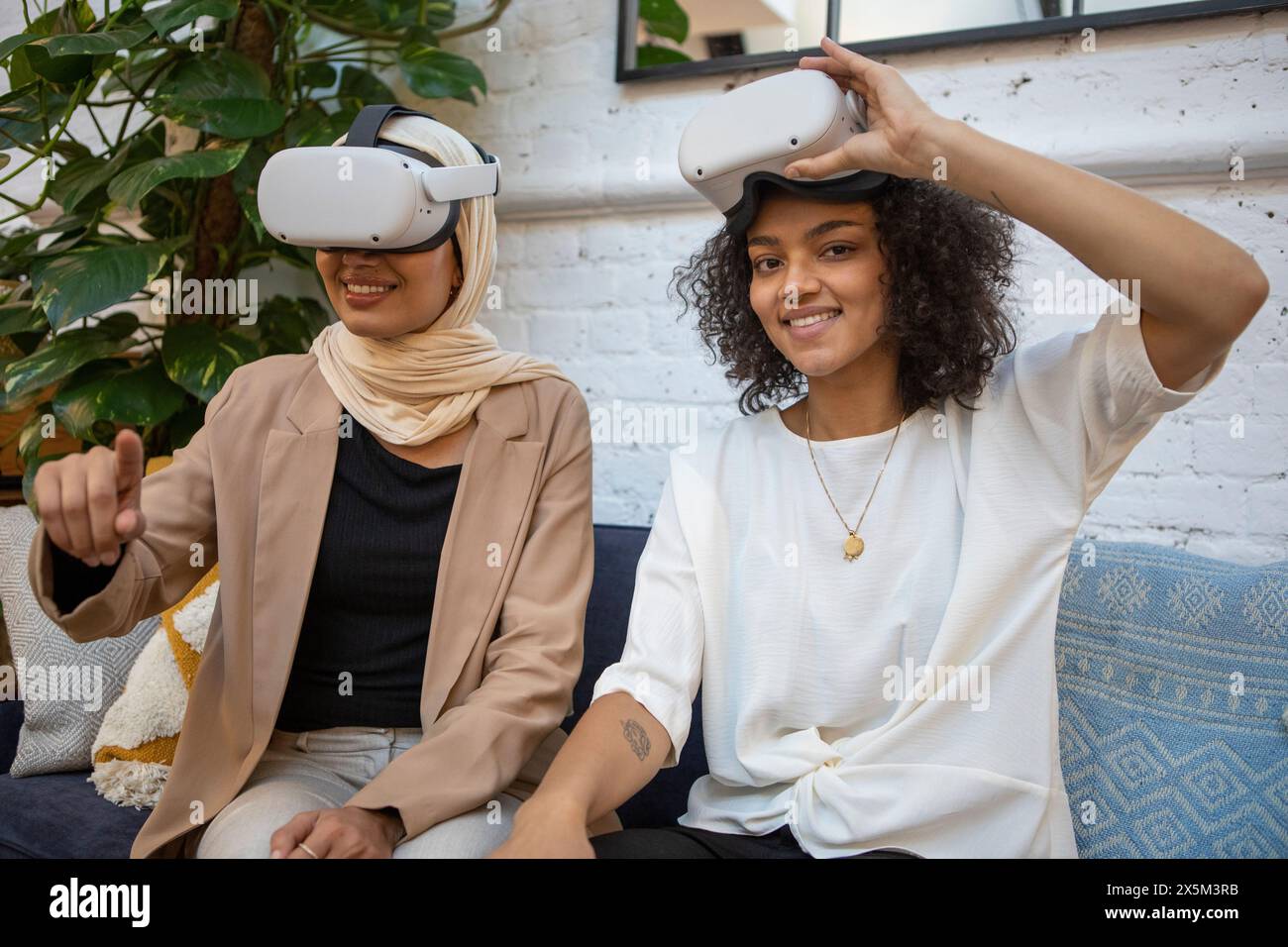 Muslim women using modern hi-res stock photography and images - Alamy