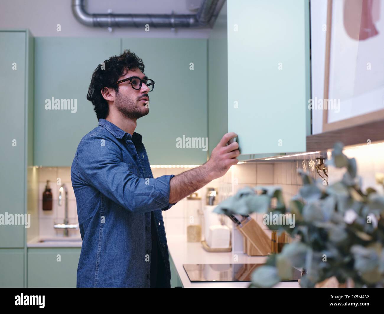 Cupboard man hi-res stock photography and images - Alamy