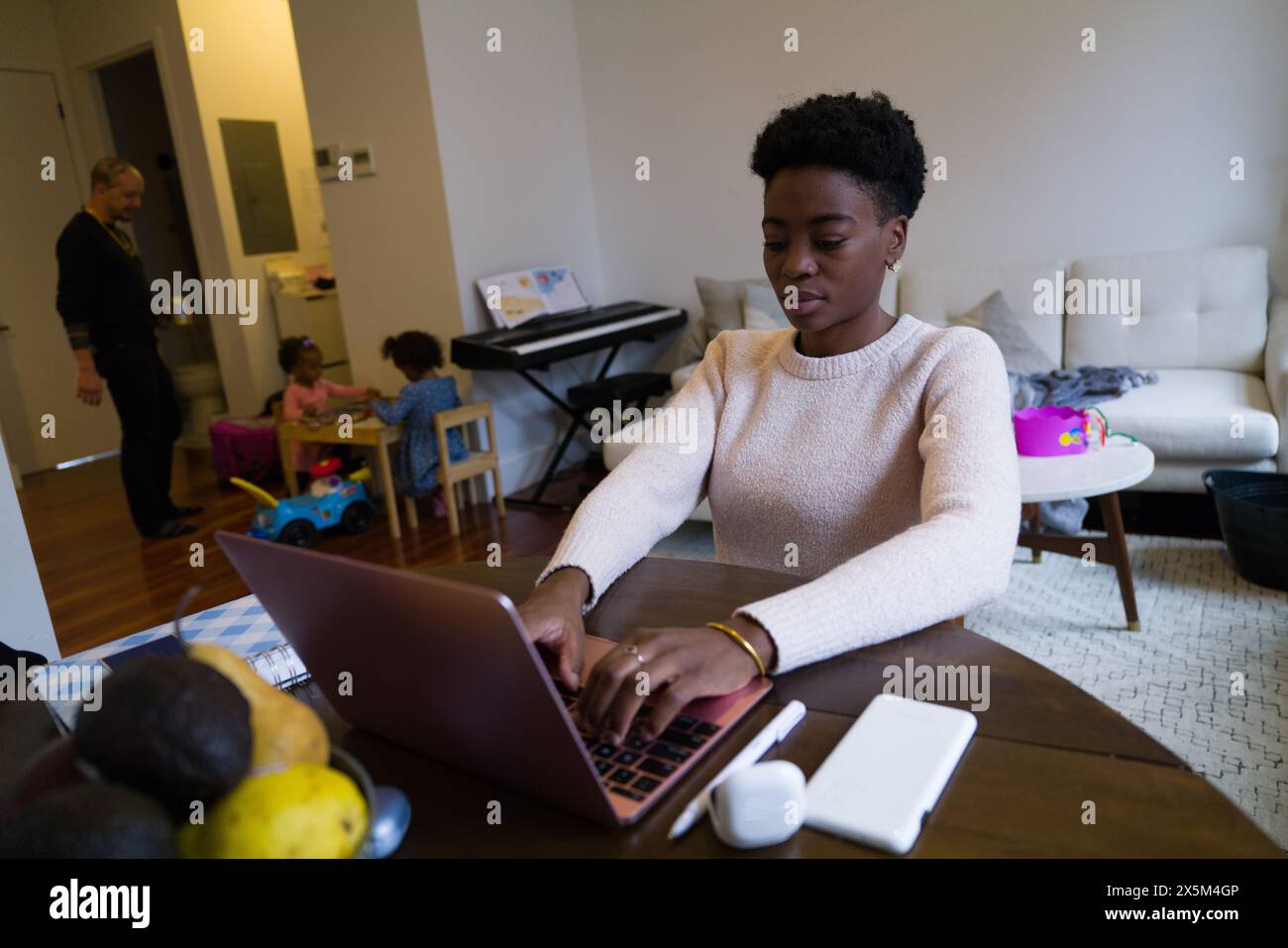 Woman and children and laptop hi-res stock photography and images - Alamy