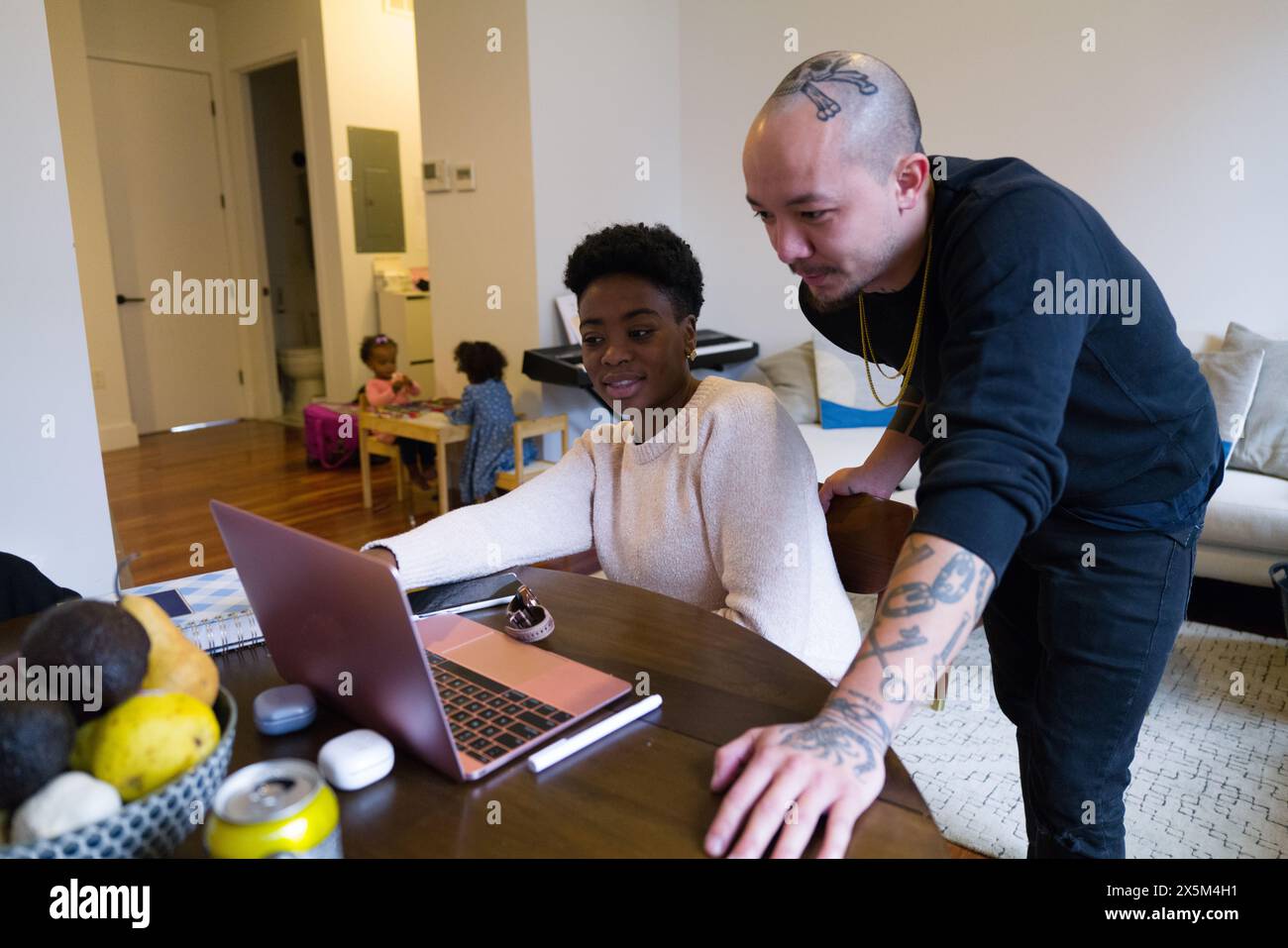 Teamwork home group people working hi-res stock photography and images ...