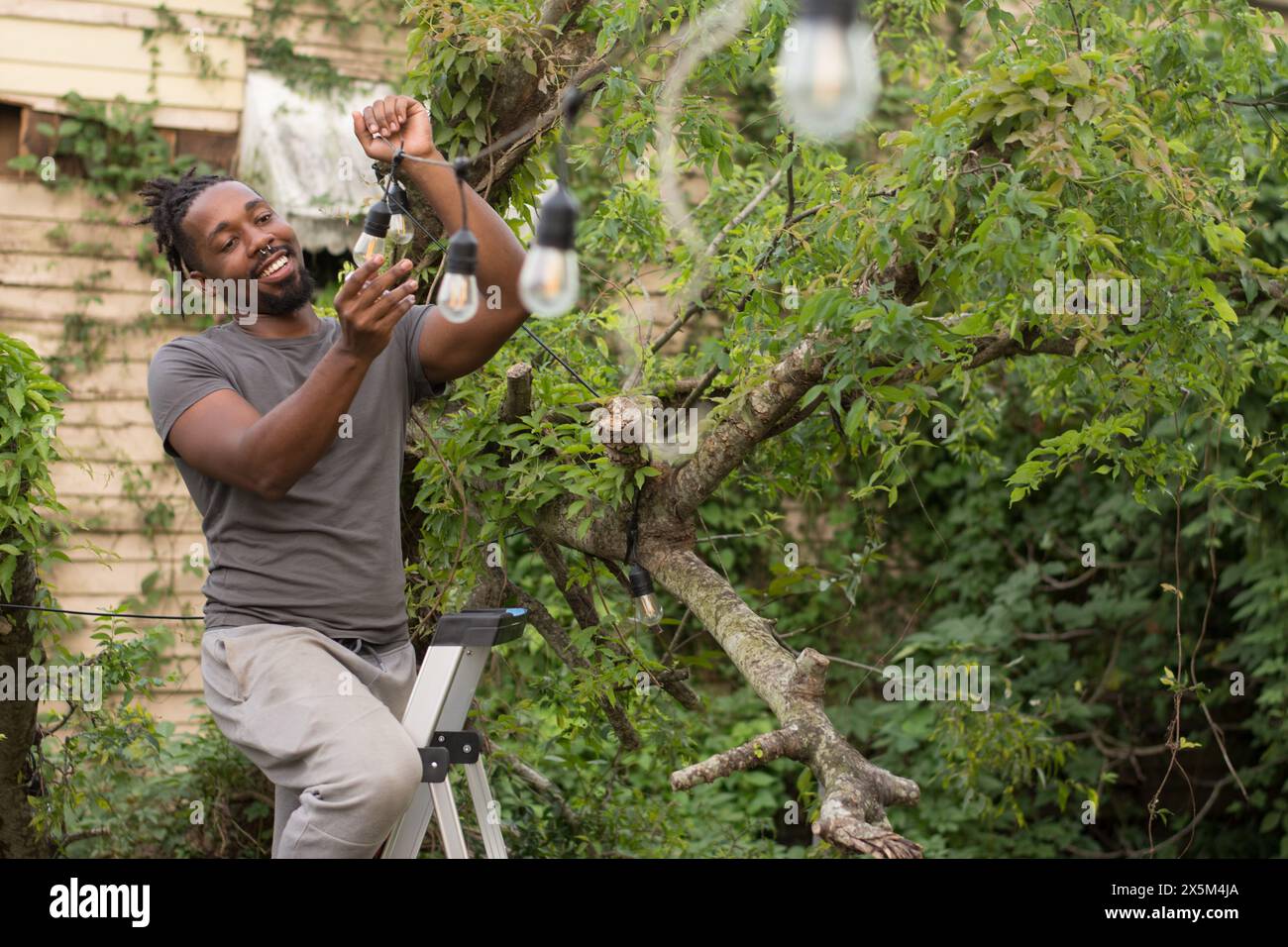 Man hanging hi-res stock photography and images - Alamy