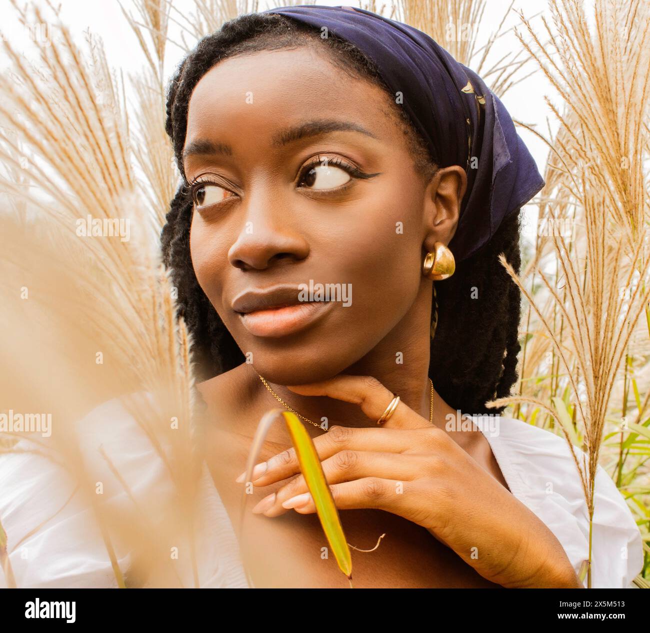 Portrait in grass hi-res stock photography and images - Alamy