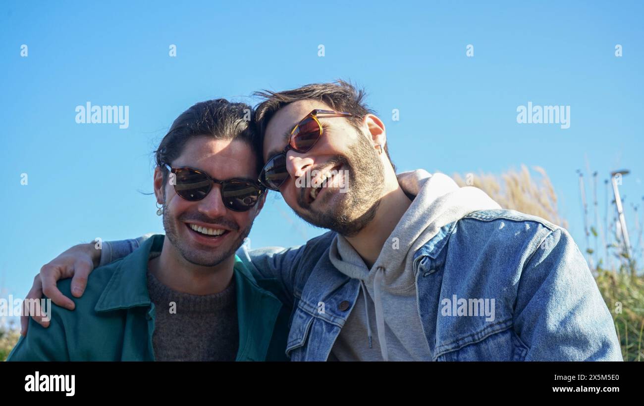 Gay couple hi-res stock photography and images - Alamy