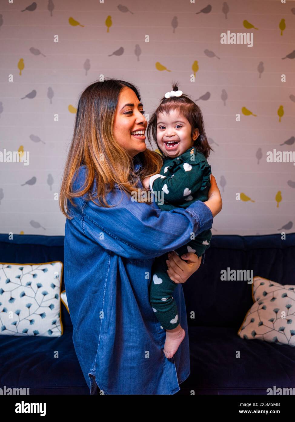 Asian mother daughter smiling hi-res stock photography and images - Alamy