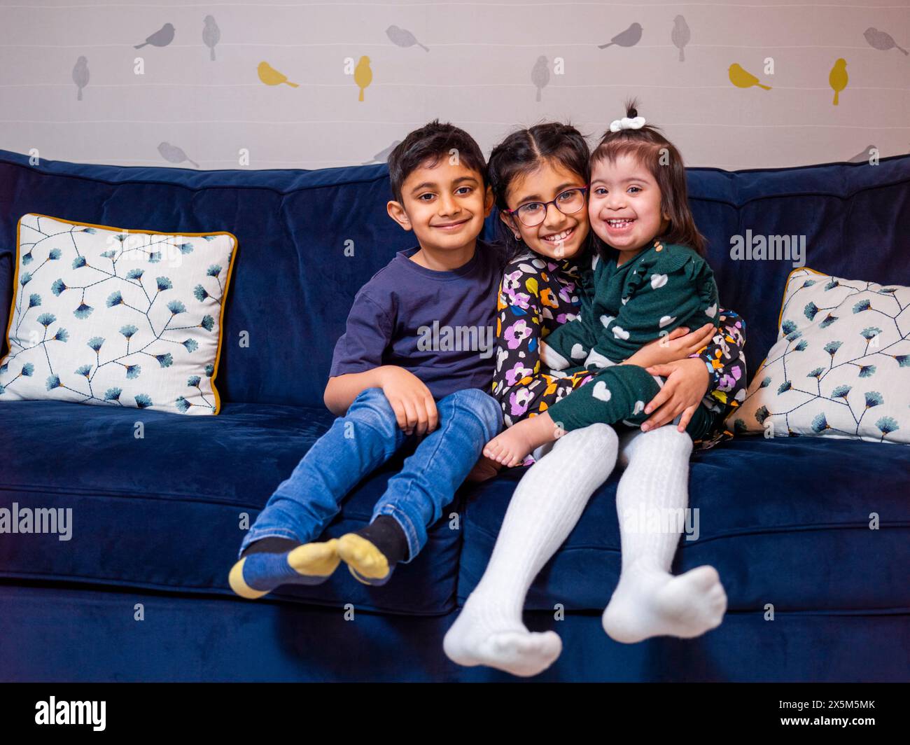3 siblings portrait hi-res stock photography and images - Alamy
