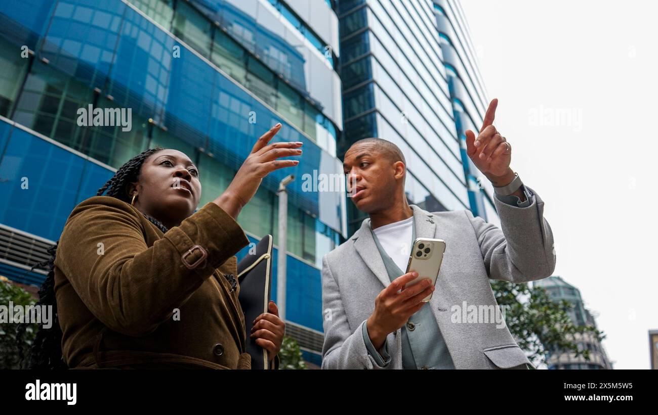 Women outside office hi-res stock photography and images - Alamy