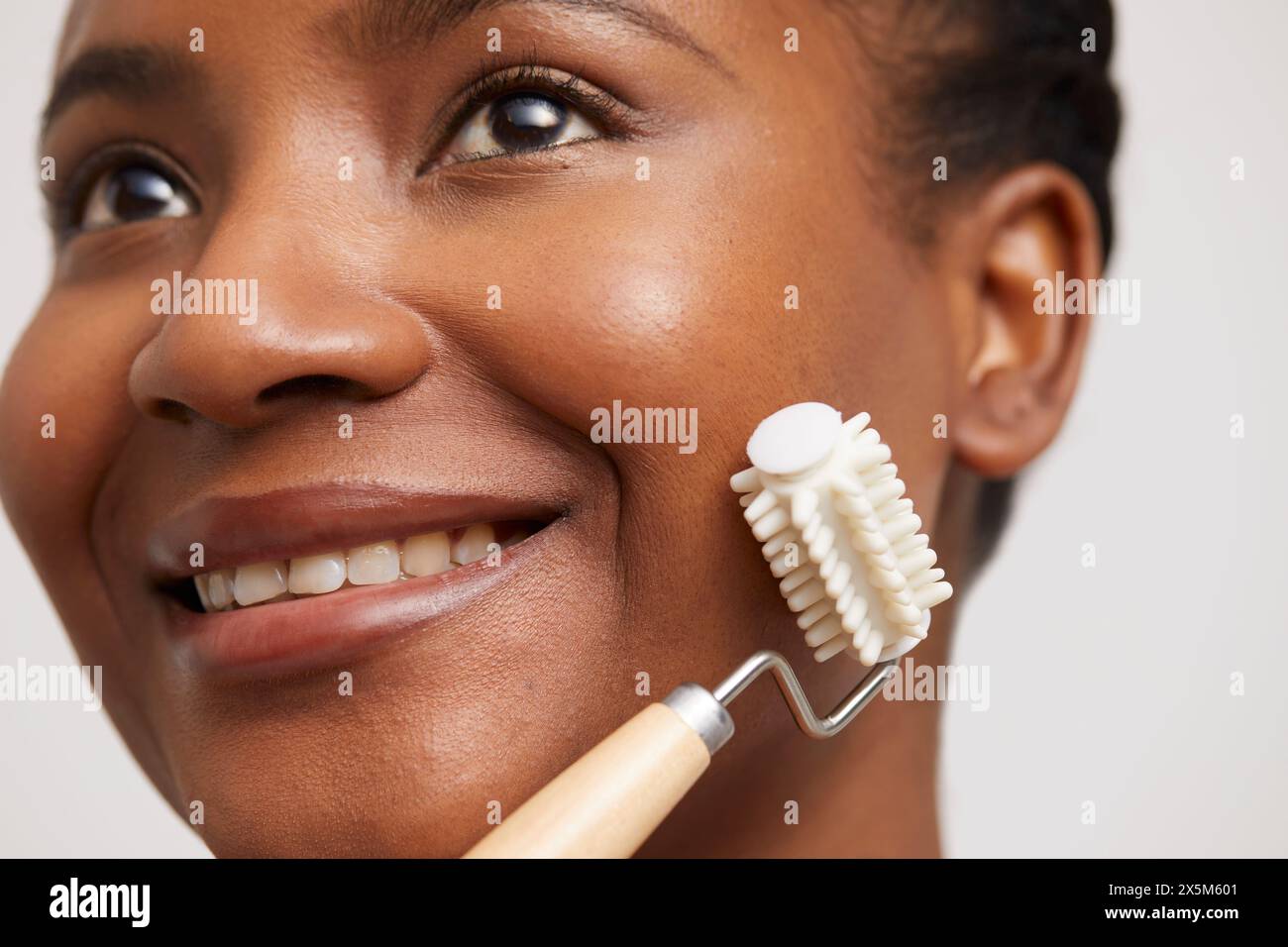 Close up smiling woman face hi-res stock photography and images - Alamy