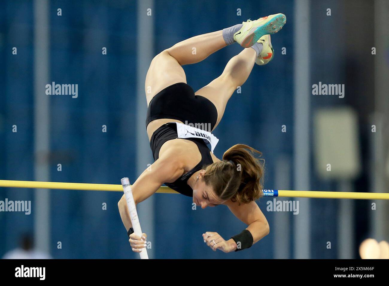 Bridget Williams, of the United States, makes an attempt in the women's ...