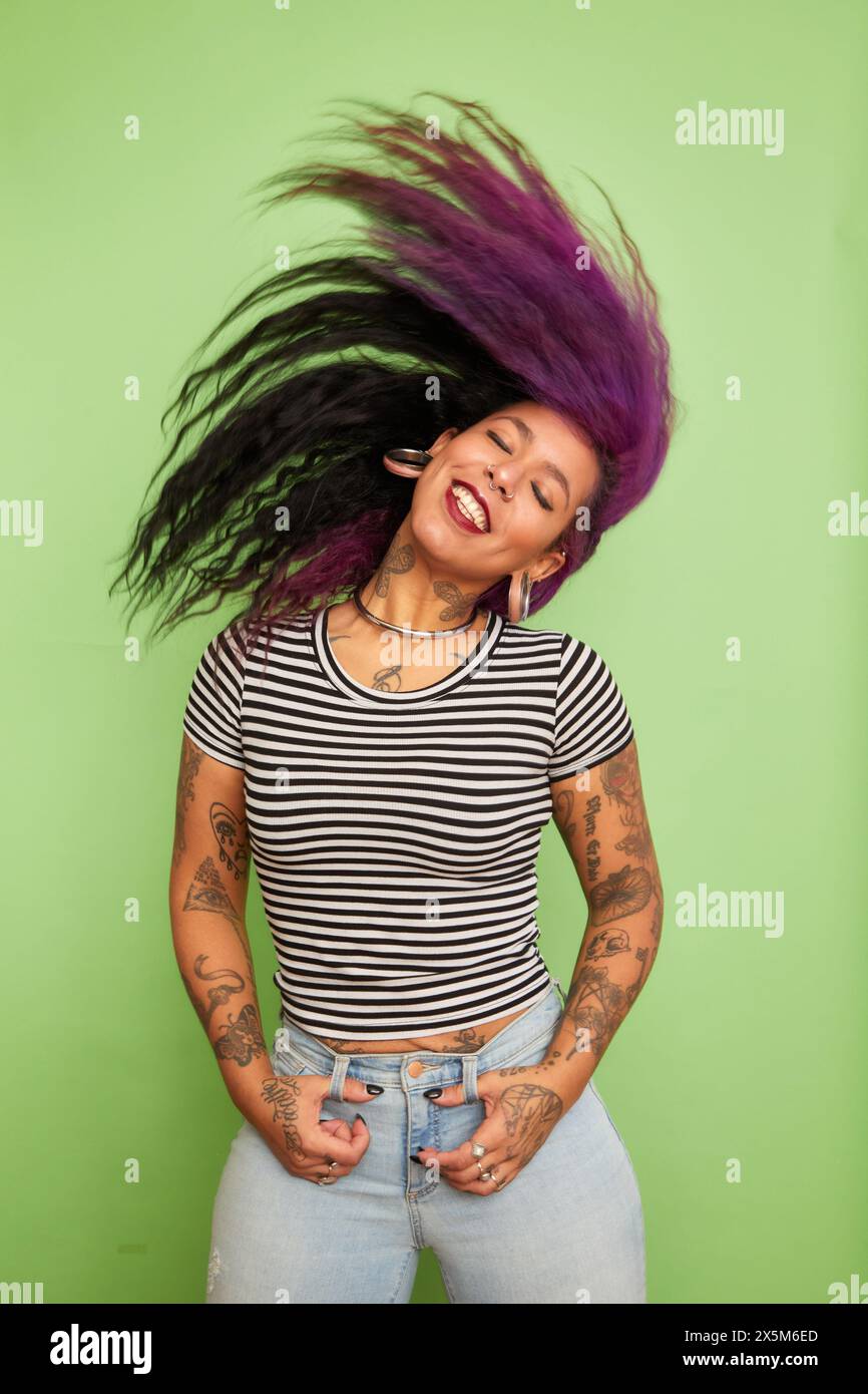 Portrait hispanic woman shaking head hi-res stock photography and ...