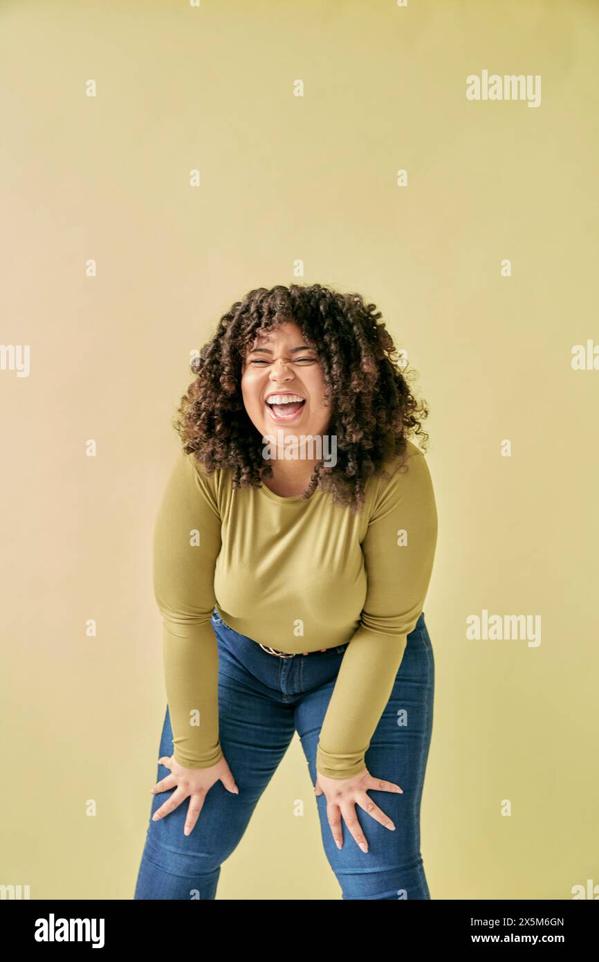 Real people laughing studio hi-res stock photography and images - Alamy