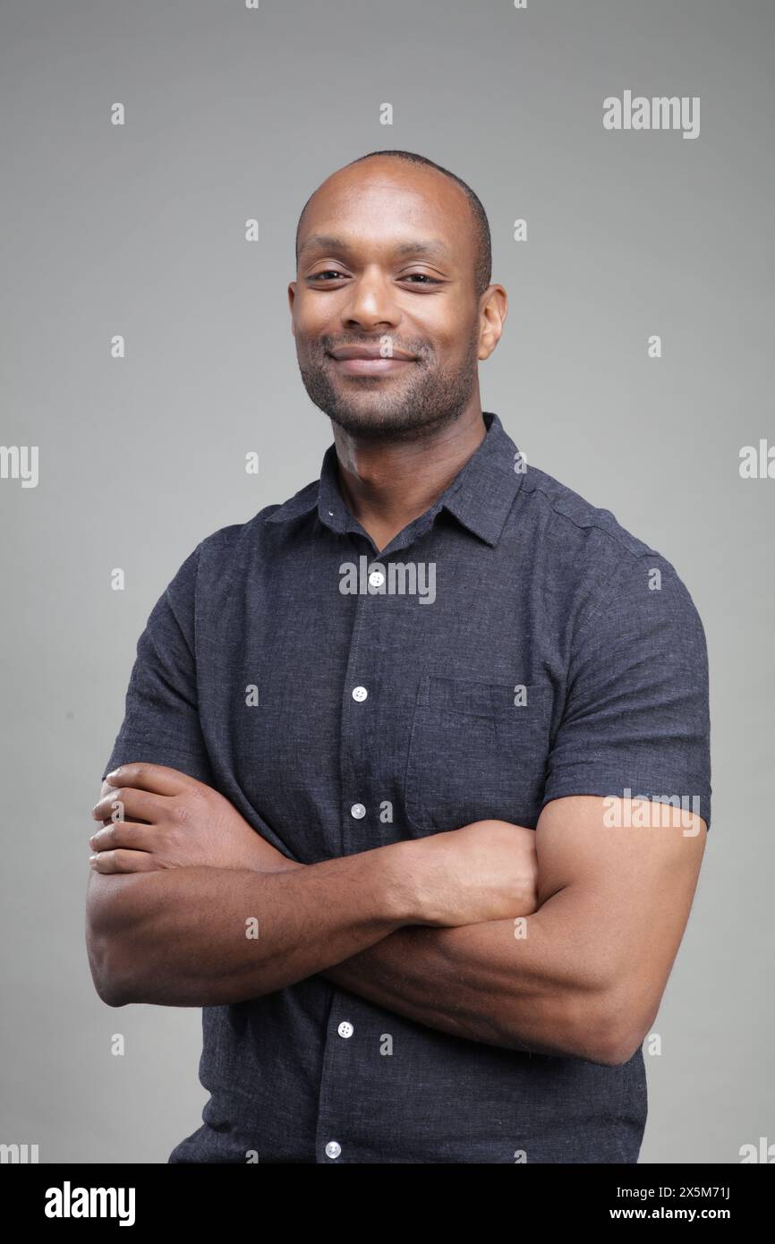 Business man with crossed arms smiling hi-res stock photography and ...
