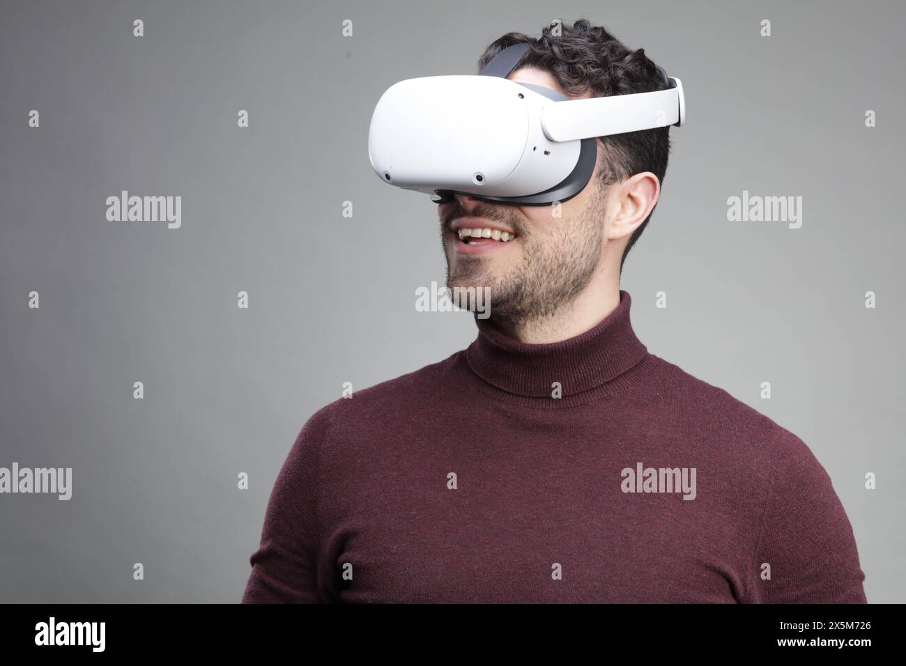 Young man wearing virtual reality headset Stock Photo - Alamy