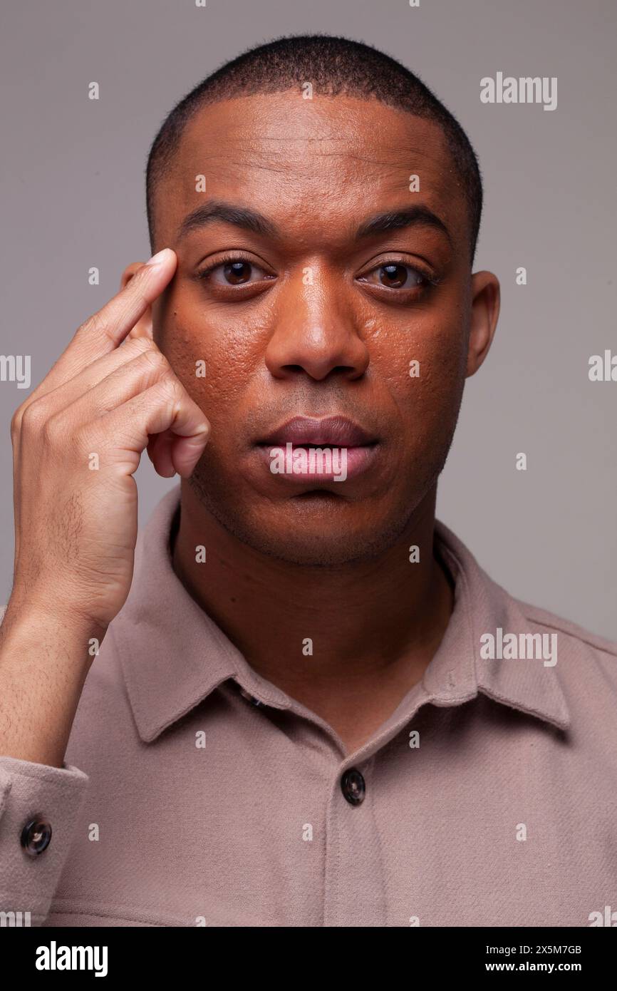 Thinking gesture hi-res stock photography and images - Alamy