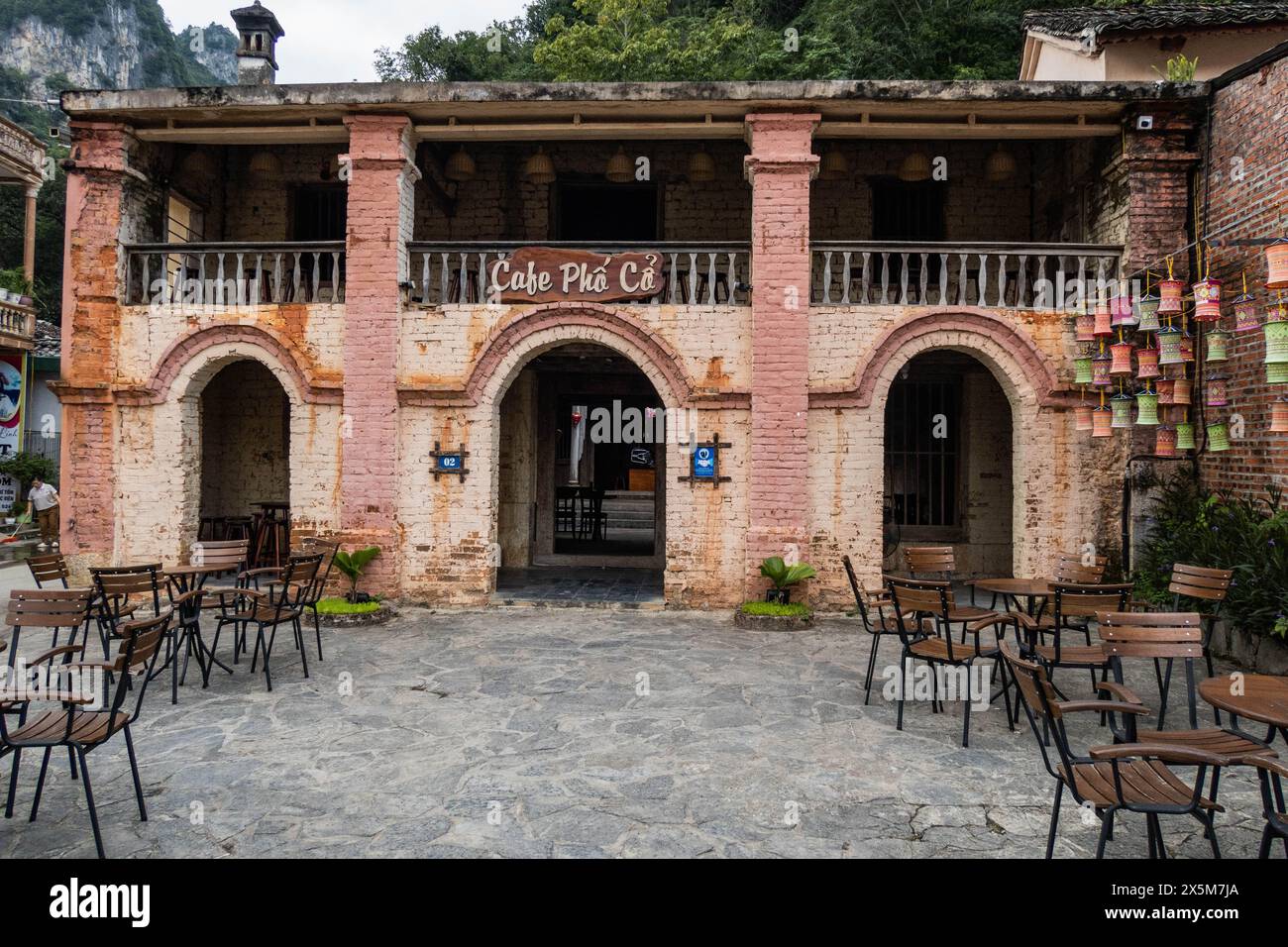 Charming coffee shop hi-res stock photography and images - Alamy