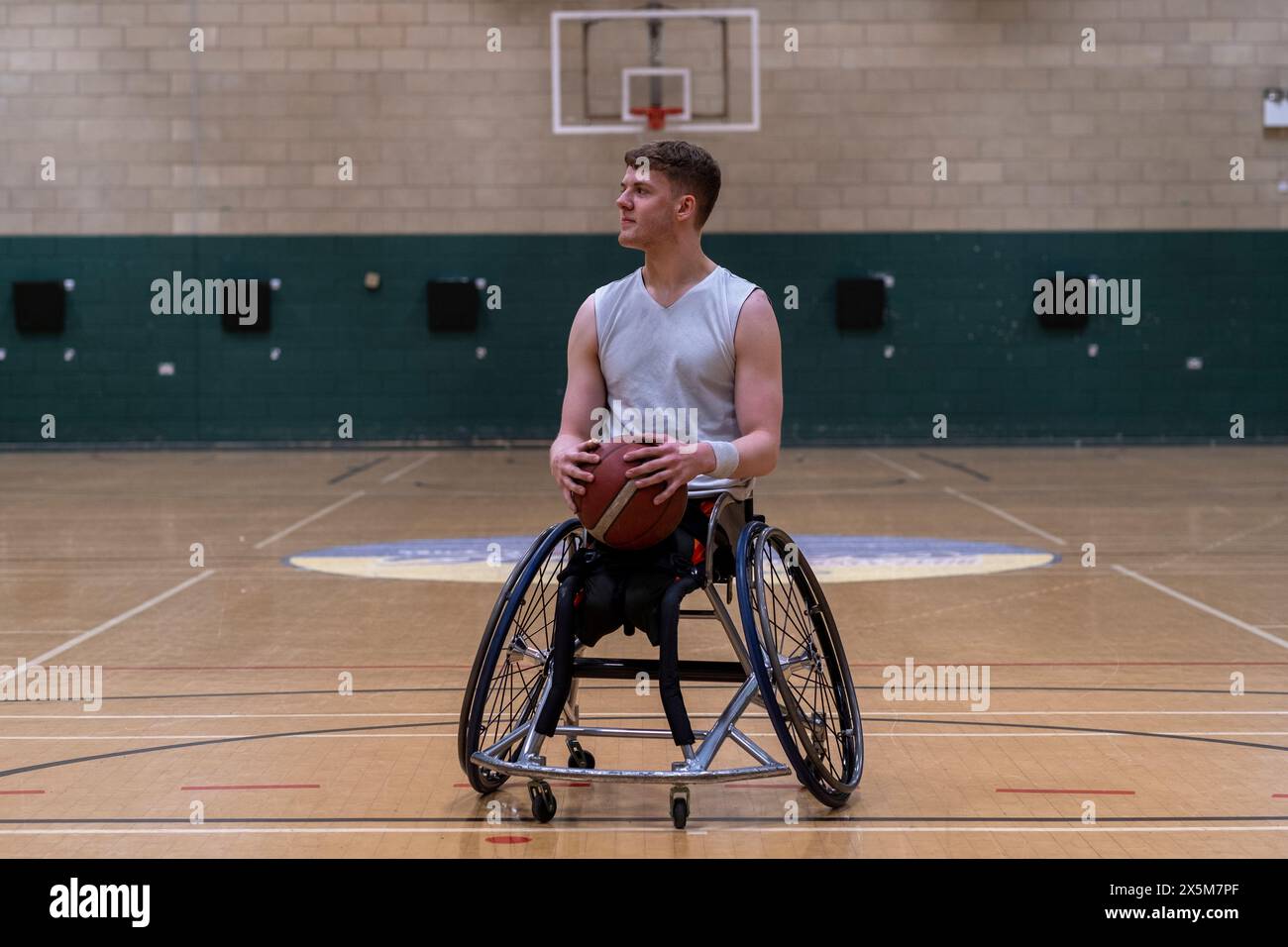 Male athlete in basketball hi-res stock photography and images - Alamy