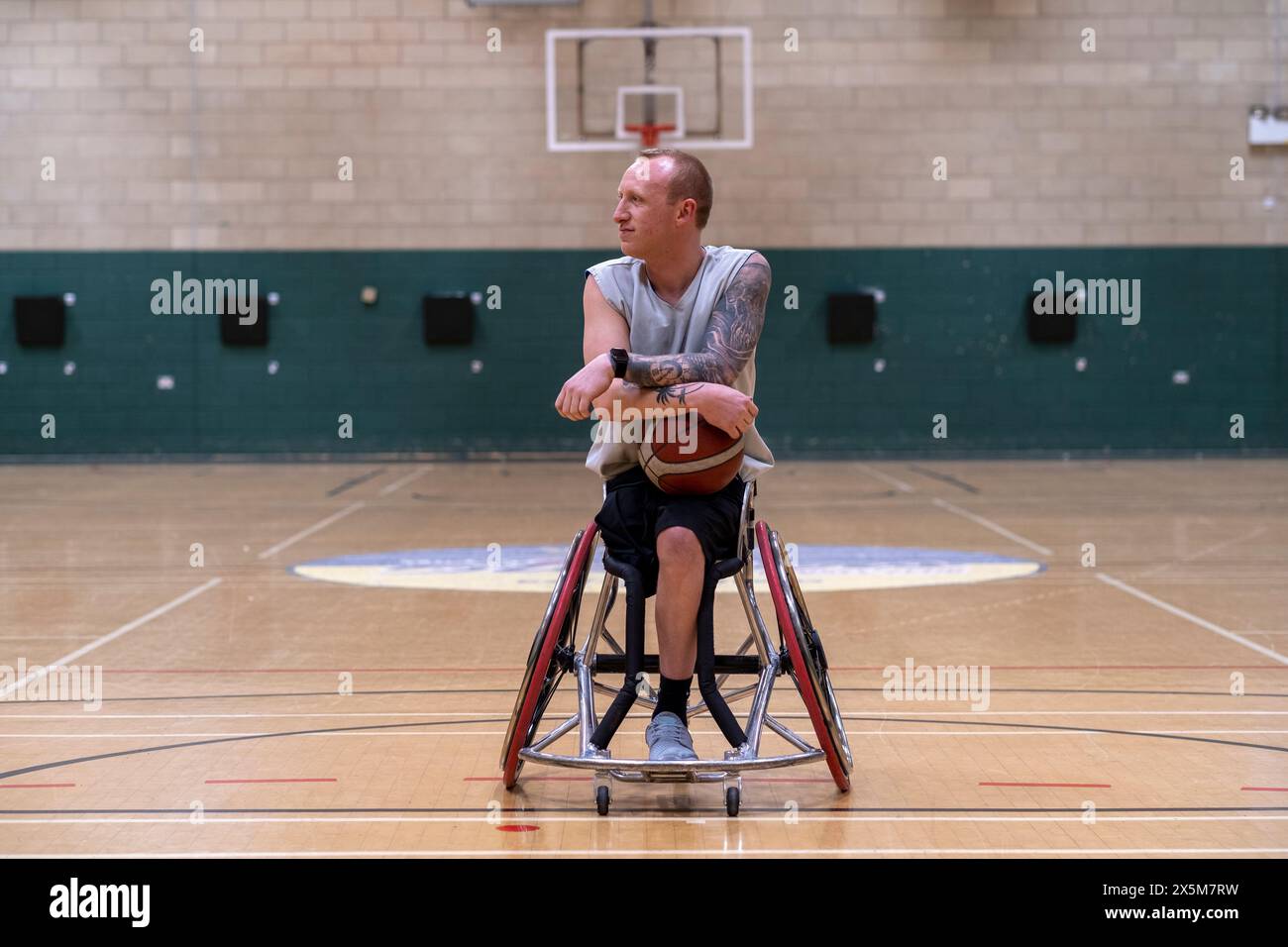 Male basketball player in wheelchair Stock Photo - Alamy