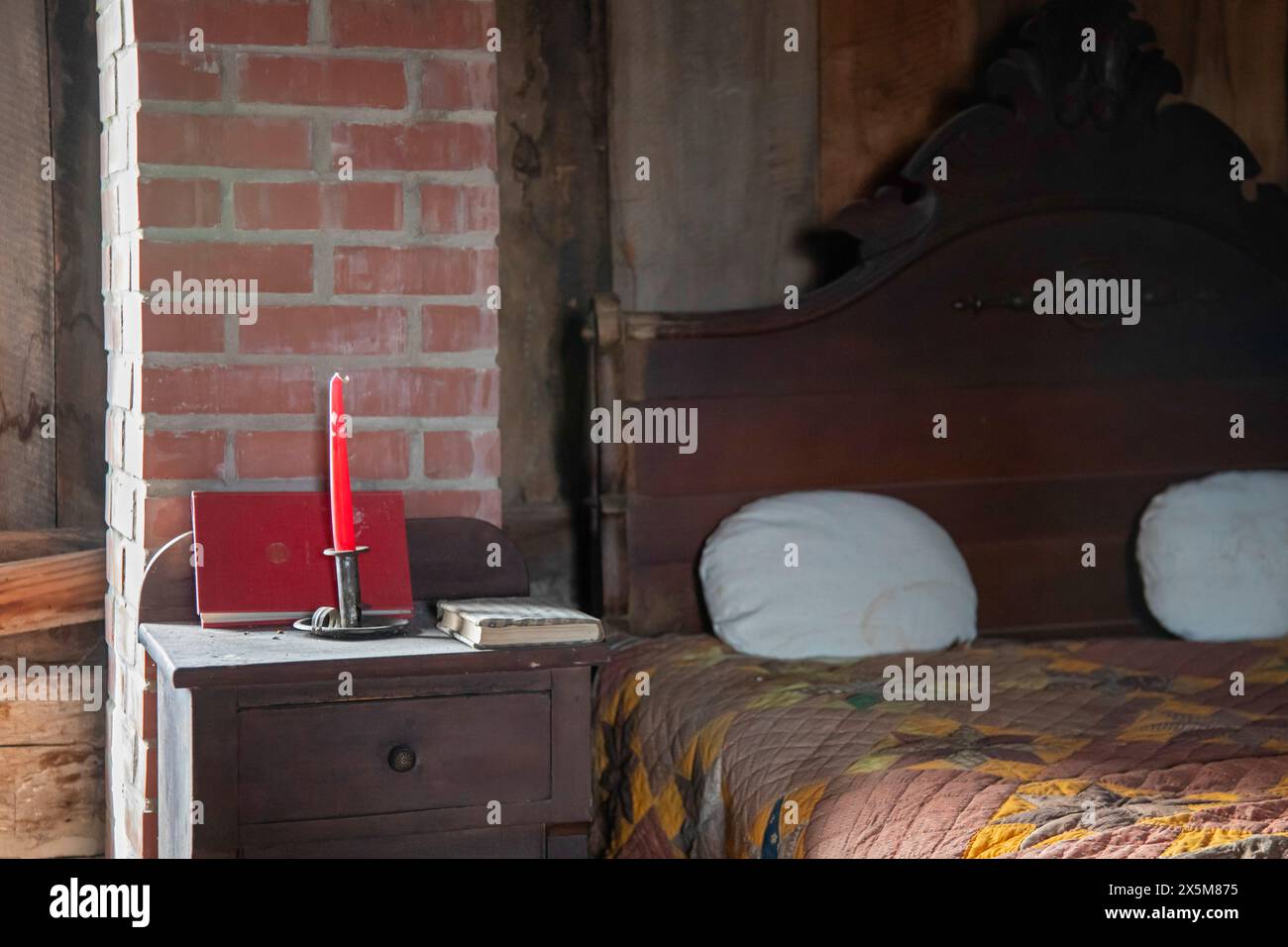 Fort Dodge, Iowa - The bedroom in the Carlson-Richey Cabin at the Fort ...